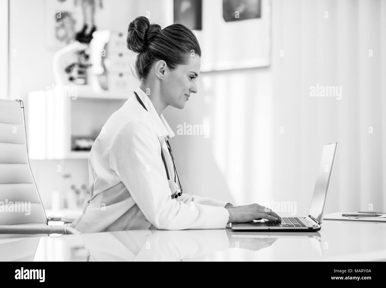 Medical doctor working laptop Black and White Stock Photos & Images - Alamy