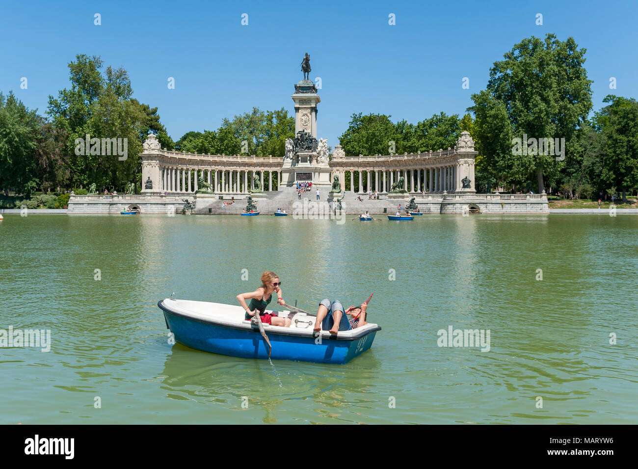 Retiro park lake hi-res stock photography and images - Alamy