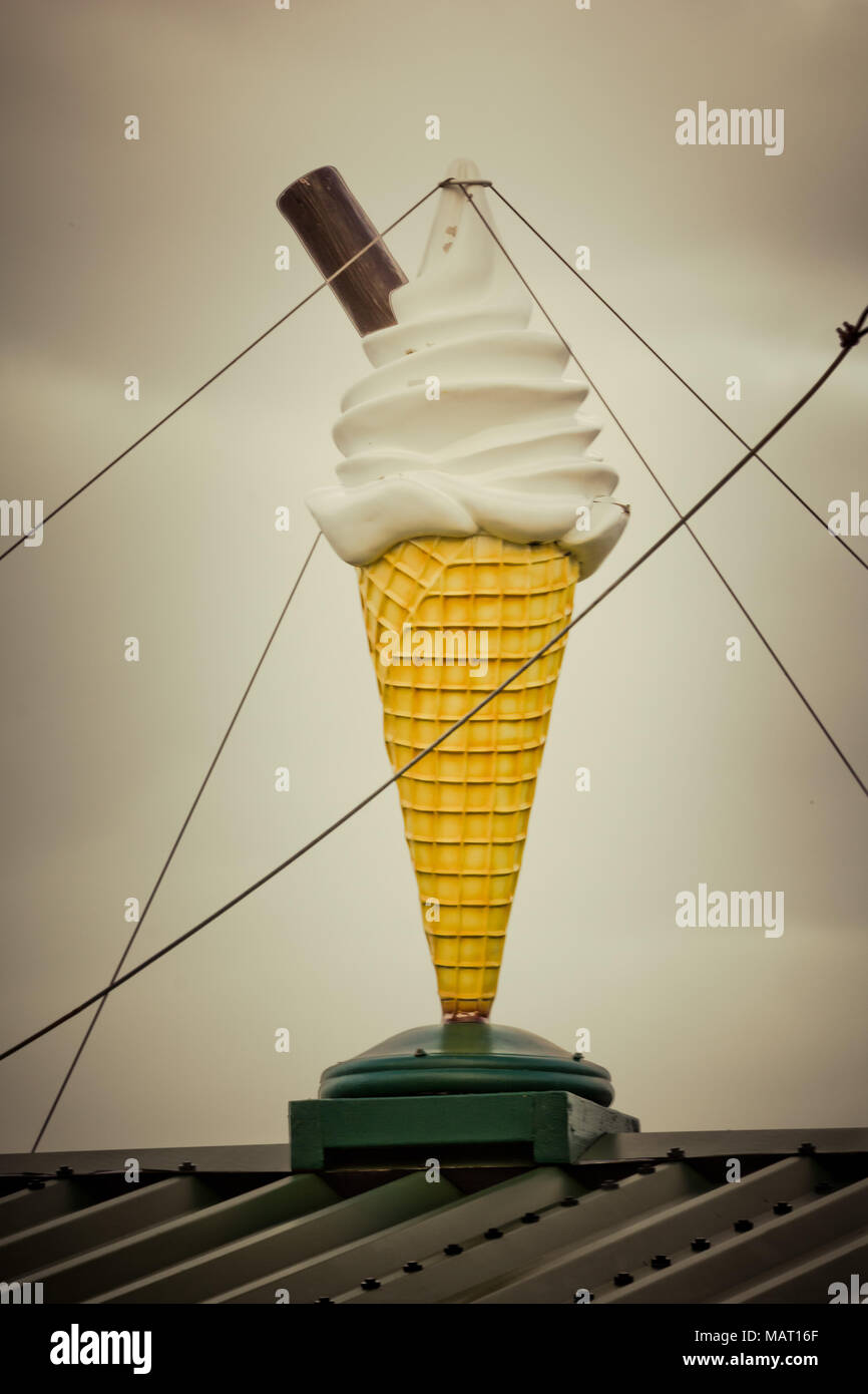 Classic beach holiday ice cream sign in retro style Stock Photo - Alamy