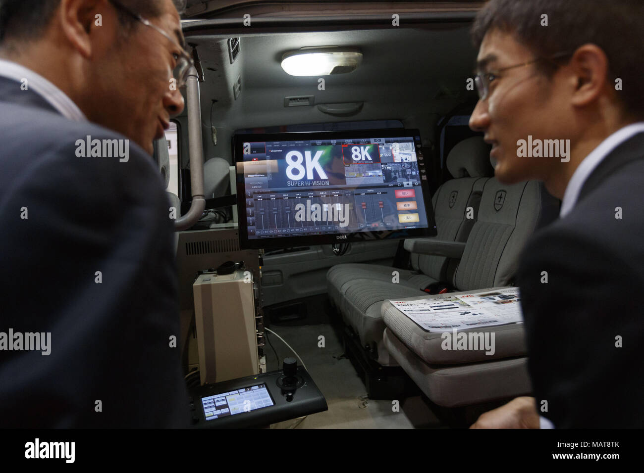 Tokyo big screens hi-res stock photography and images - Alamy