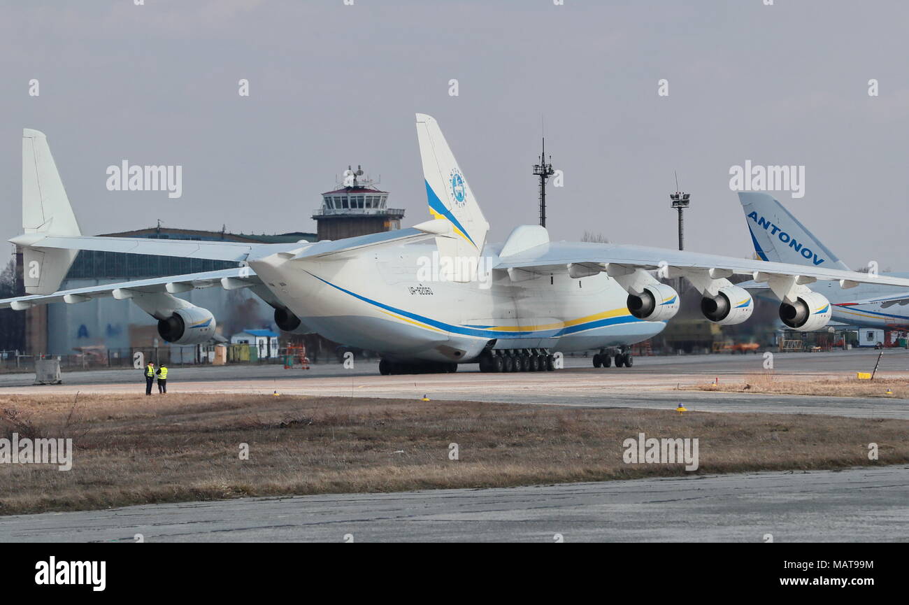 Antonov an 225 mriya hi-res stock photography and images - Alamy