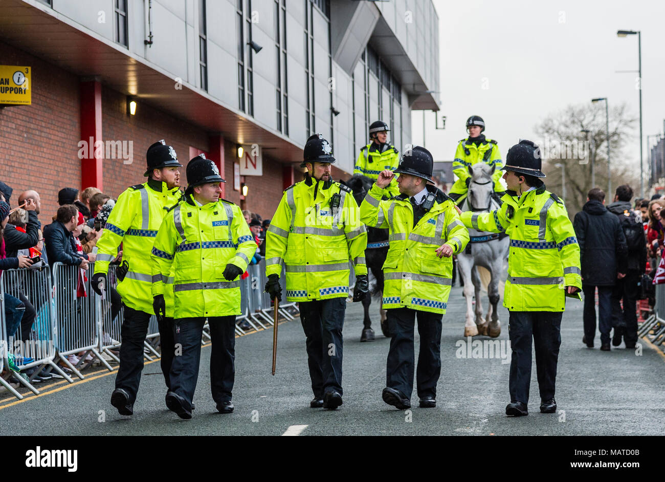 High quality photos of police hi-res stock photography and images - Alamy