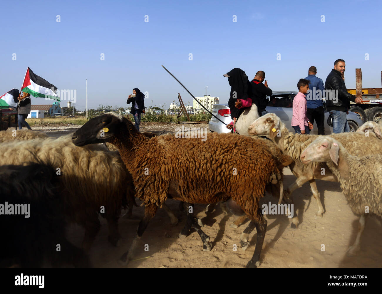 Gaza City, The Gaza Strip, Palestine. 4th Apr, 2018. A Palestinian ...