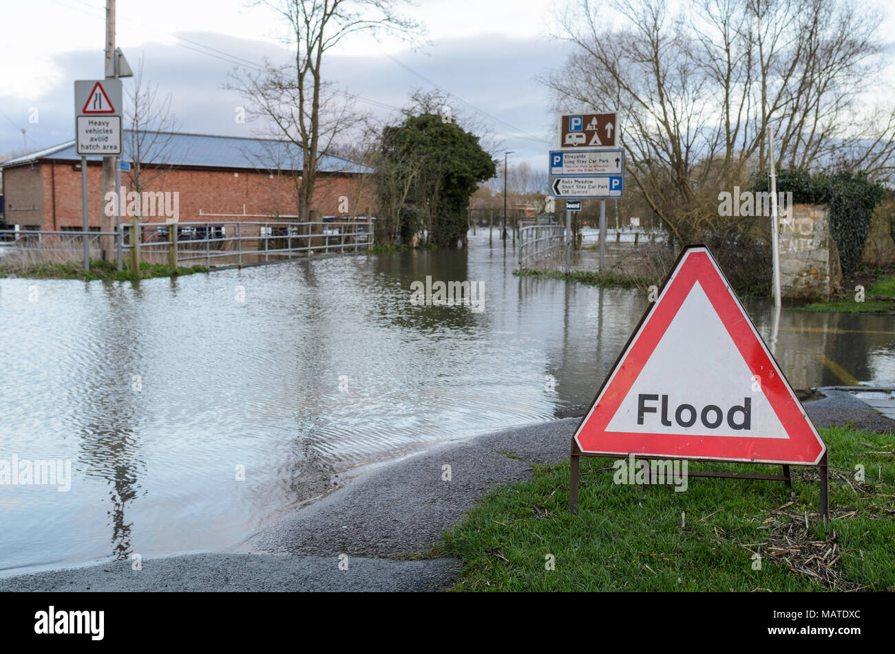 Tewkesbury. 4th Apr, 2018. UK Weather: Flooding closes the Abbey ...