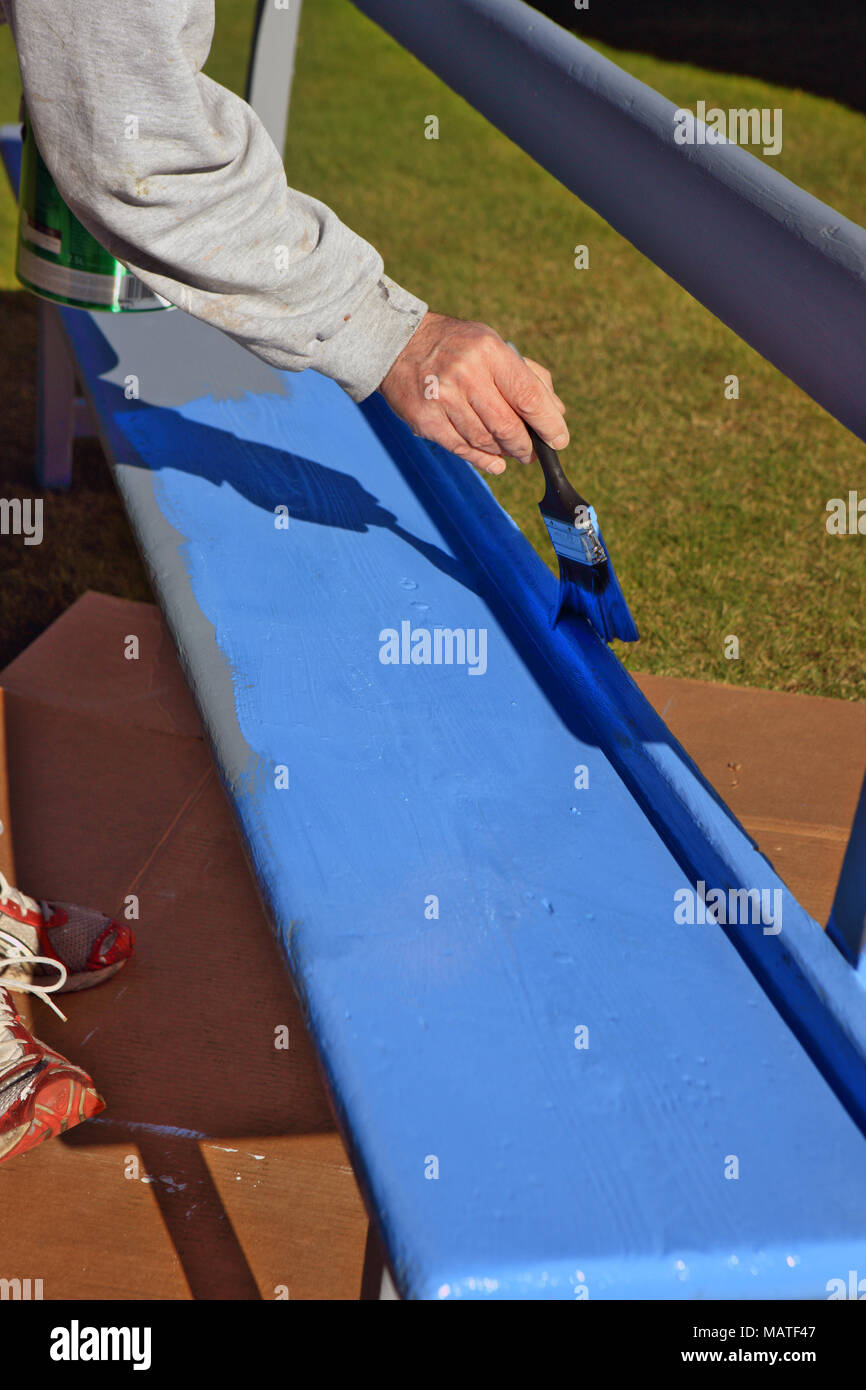 Painting bench hi-res stock photography and images - Alamy