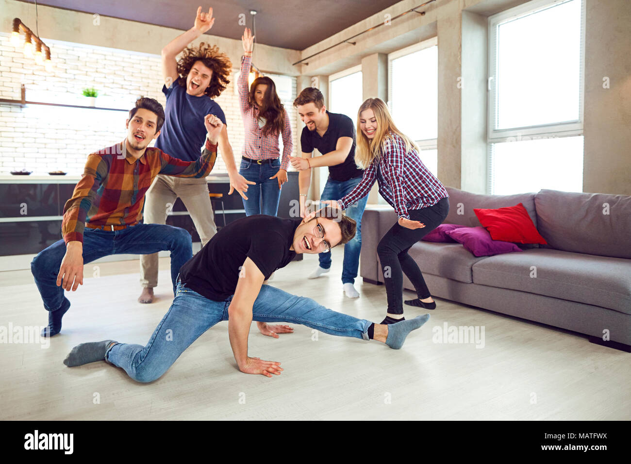 Friends dance hi-res stock photography and images - Alamy