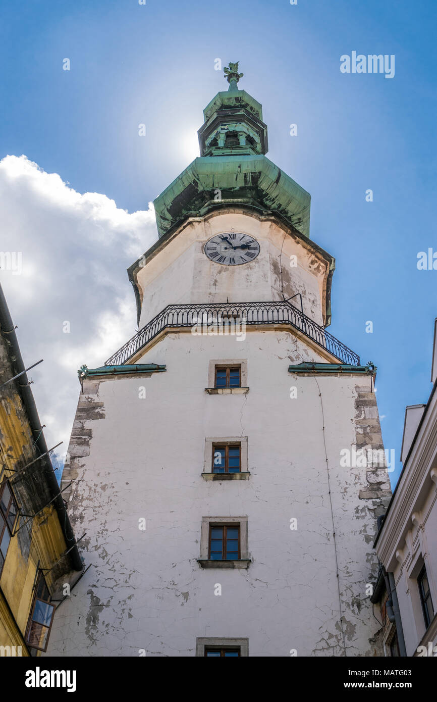 Medieval white tower gate hi-res stock photography and images - Alamy