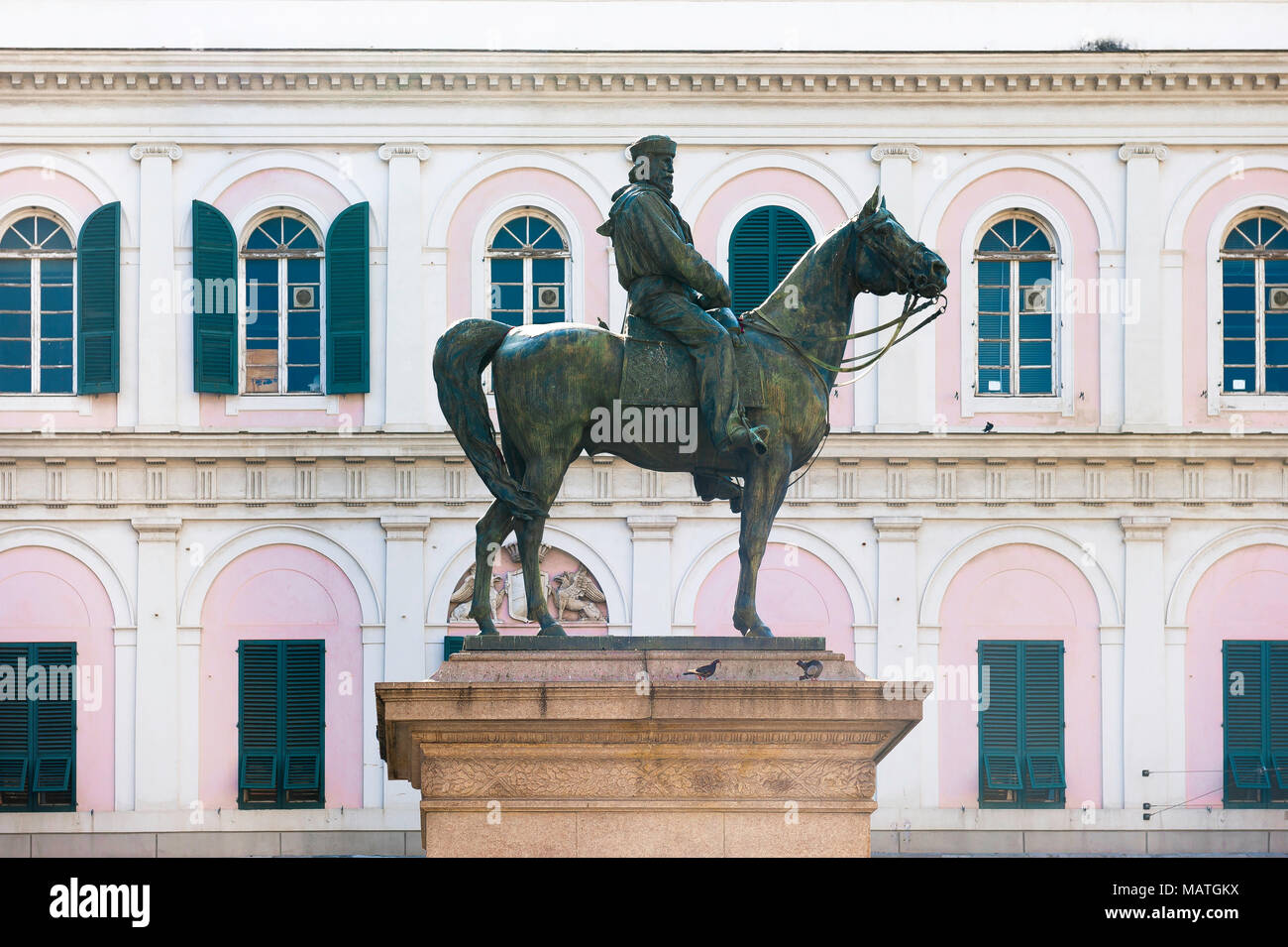 Garibaldi statue Genoa, the landmark bronze statue of Guiseppe ...