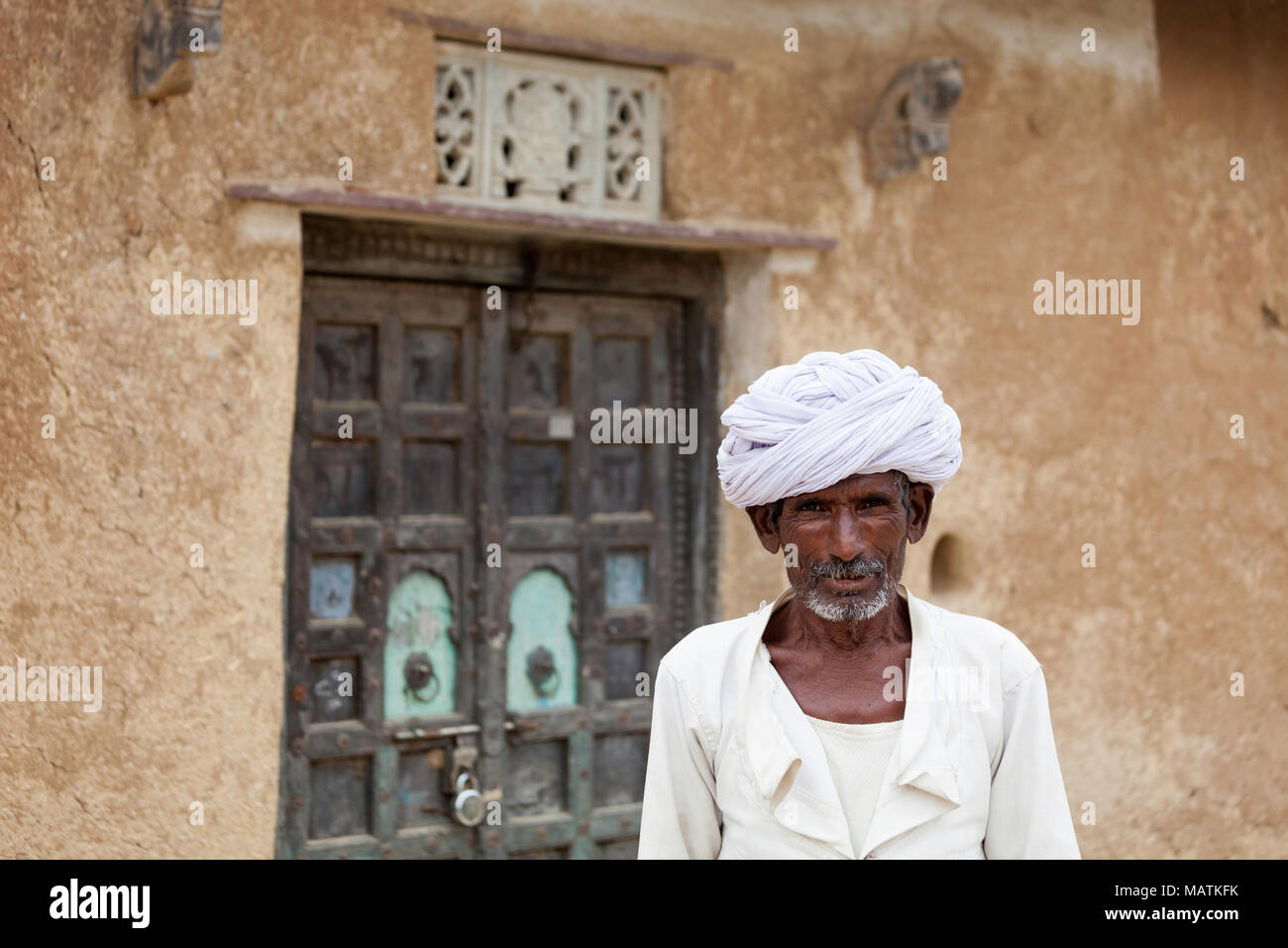 Indian man wearing turban hi-res stock photography and images - Alamy