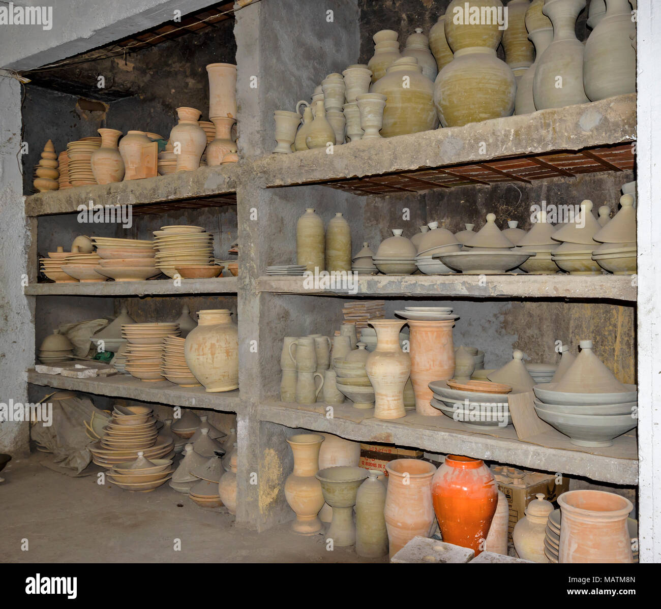 Hand made pottery hi-res stock photography and images - Alamy