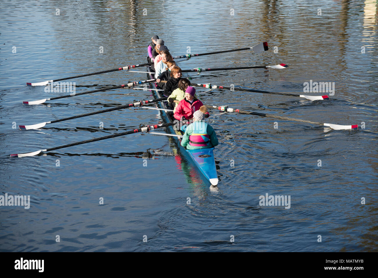 Ladies 8 rowing team with blades dipping into river Avon Stock Photo ...