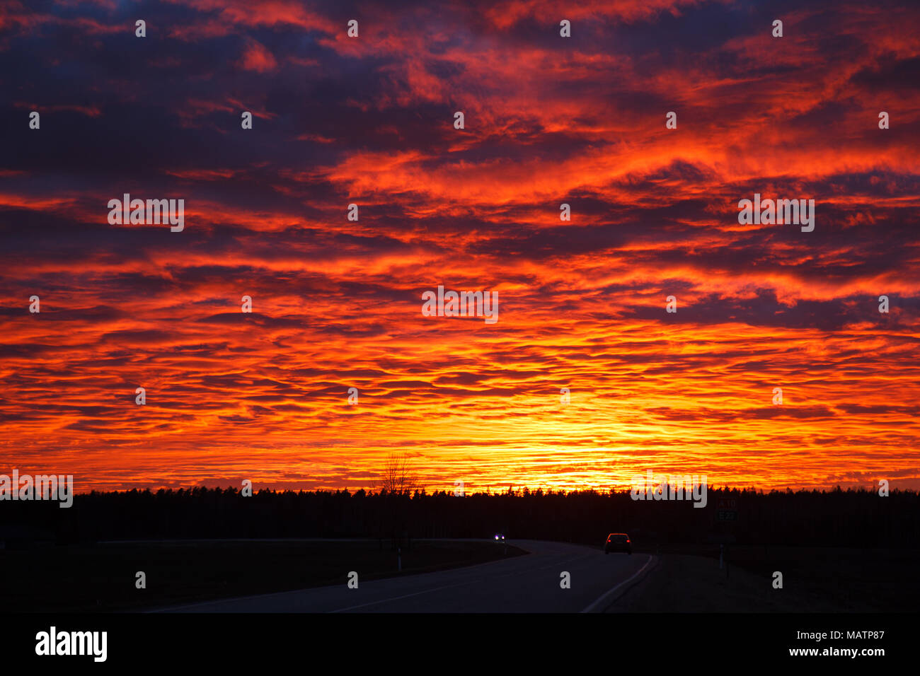 Red sunset sky hi-res stock photography and images - Alamy