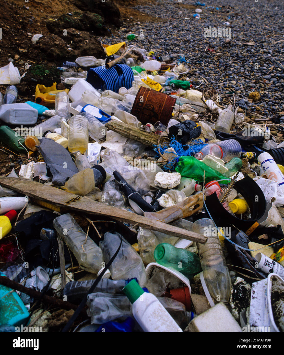Plastic pollution beach england hi-res stock photography and images - Alamy
