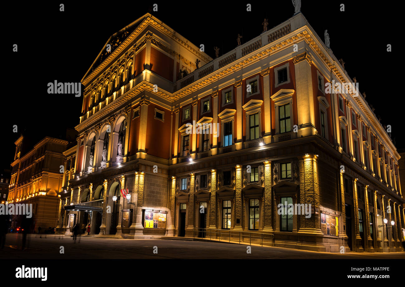 Vienna lighted state opera by night Stock Photo - Alamy