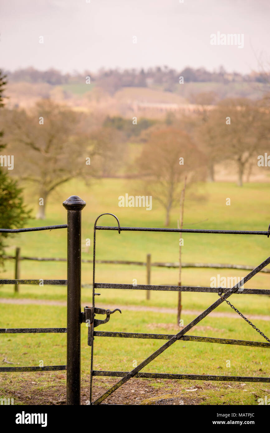 Manor house gate hi-res stock photography and images - Alamy