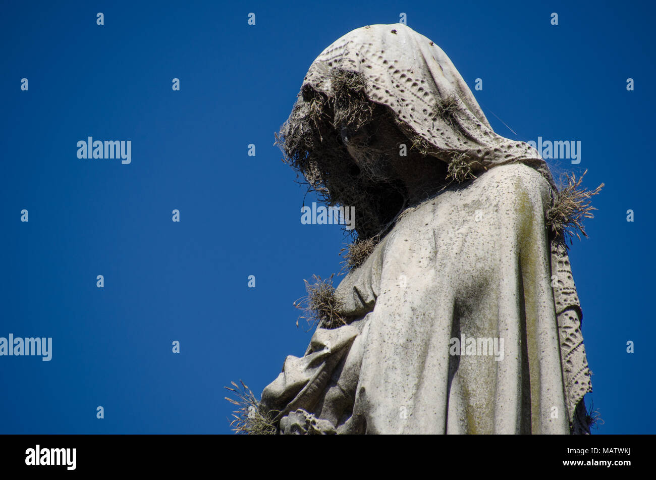 Hooded figure grey hi-res stock photography and images - Alamy