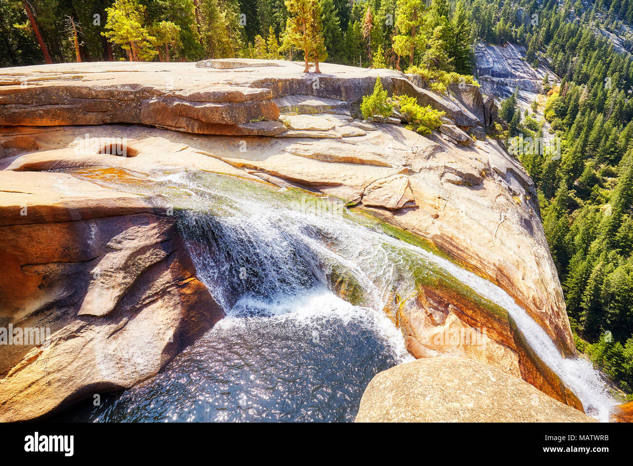 River and mountains of yosemite national park hi-res stock photography ...
