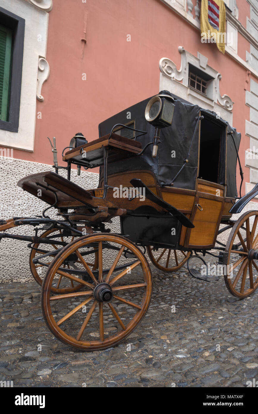 Brougham horse drawn carriage hi-res stock photography and images - Alamy