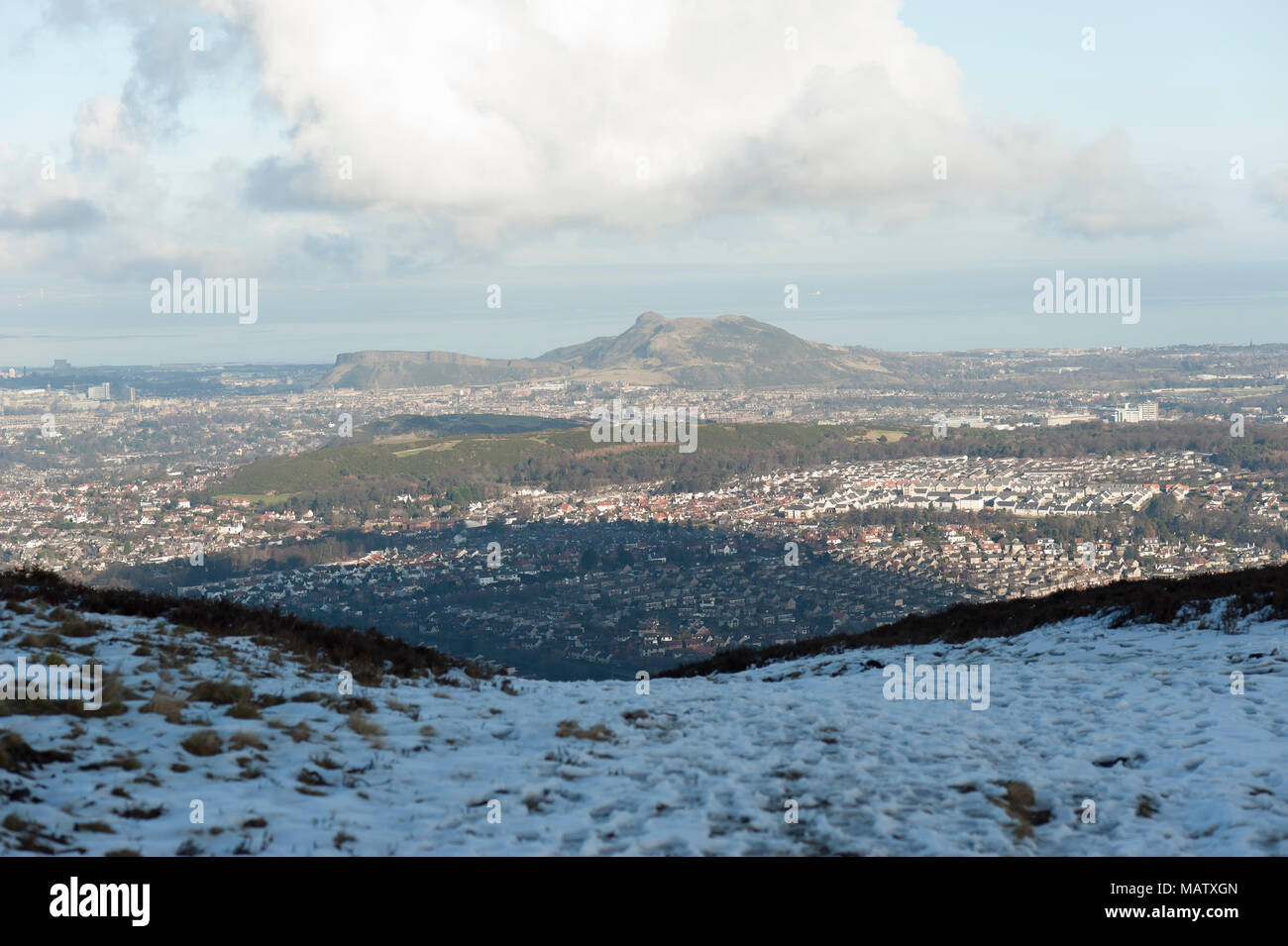 Pentland hills view of edinburgh hi-res stock photography and images ...