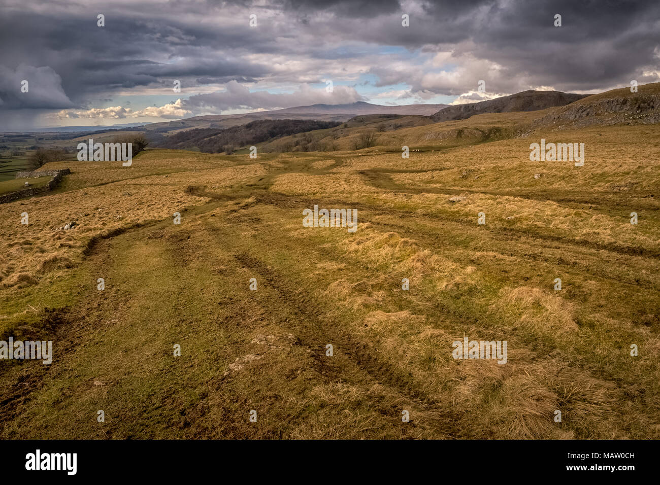 Settle and Helwith Bridge in the Yorkshire Dales Stock Photo - Alamy