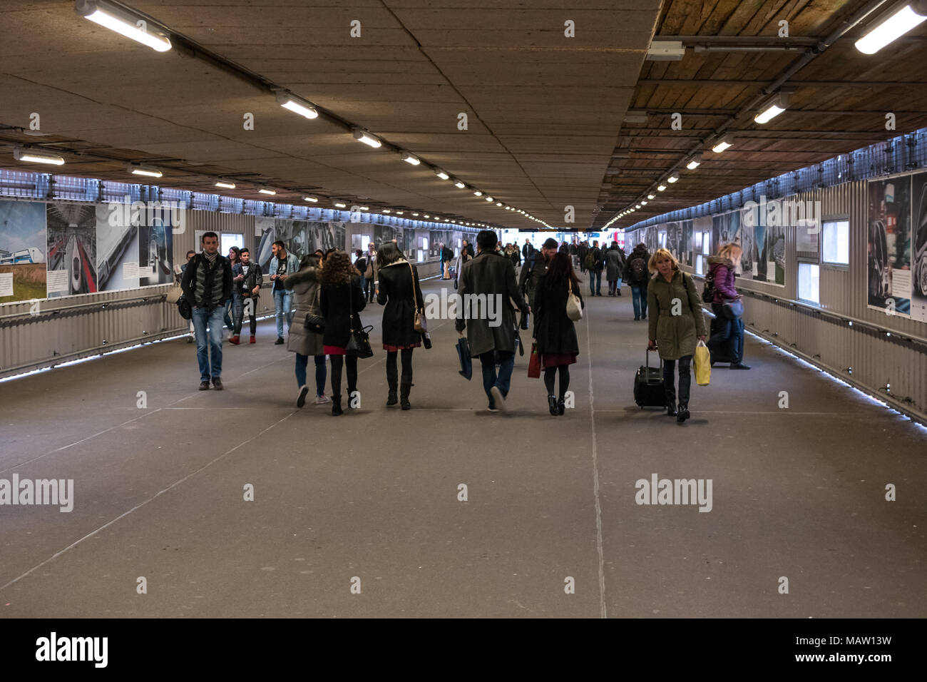 Boarding passage hi-res stock photography and images - Alamy