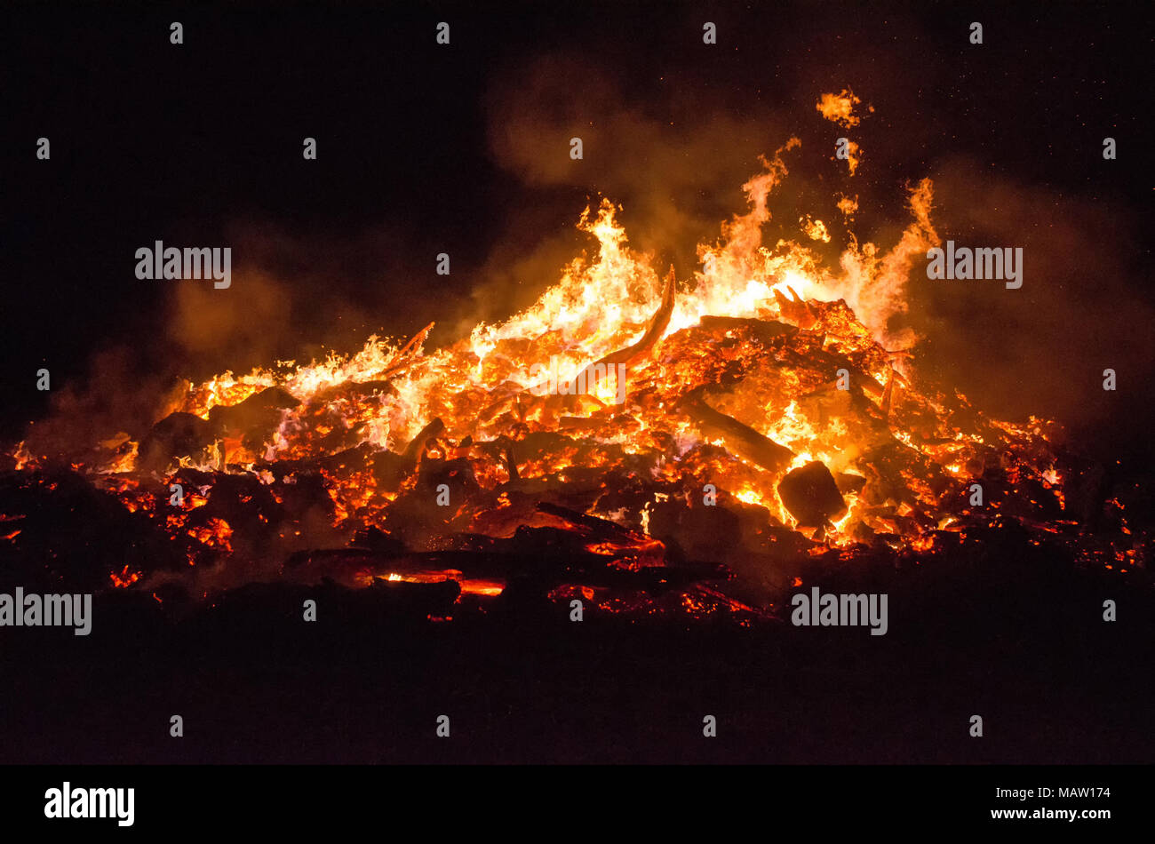 Huge bonfire hi-res stock photography and images - Alamy