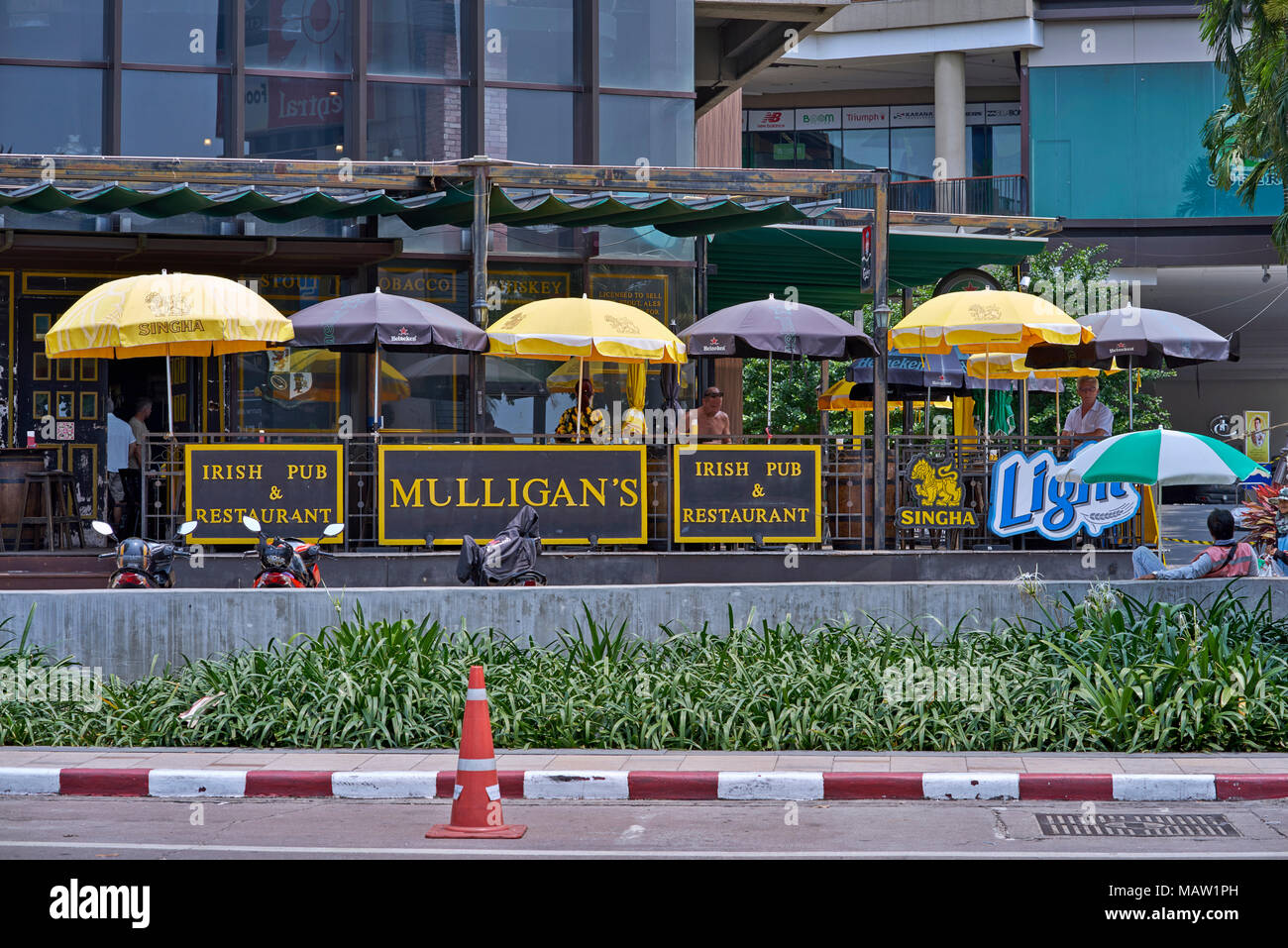 Irish bar asia hi-res stock photography and images - Alamy