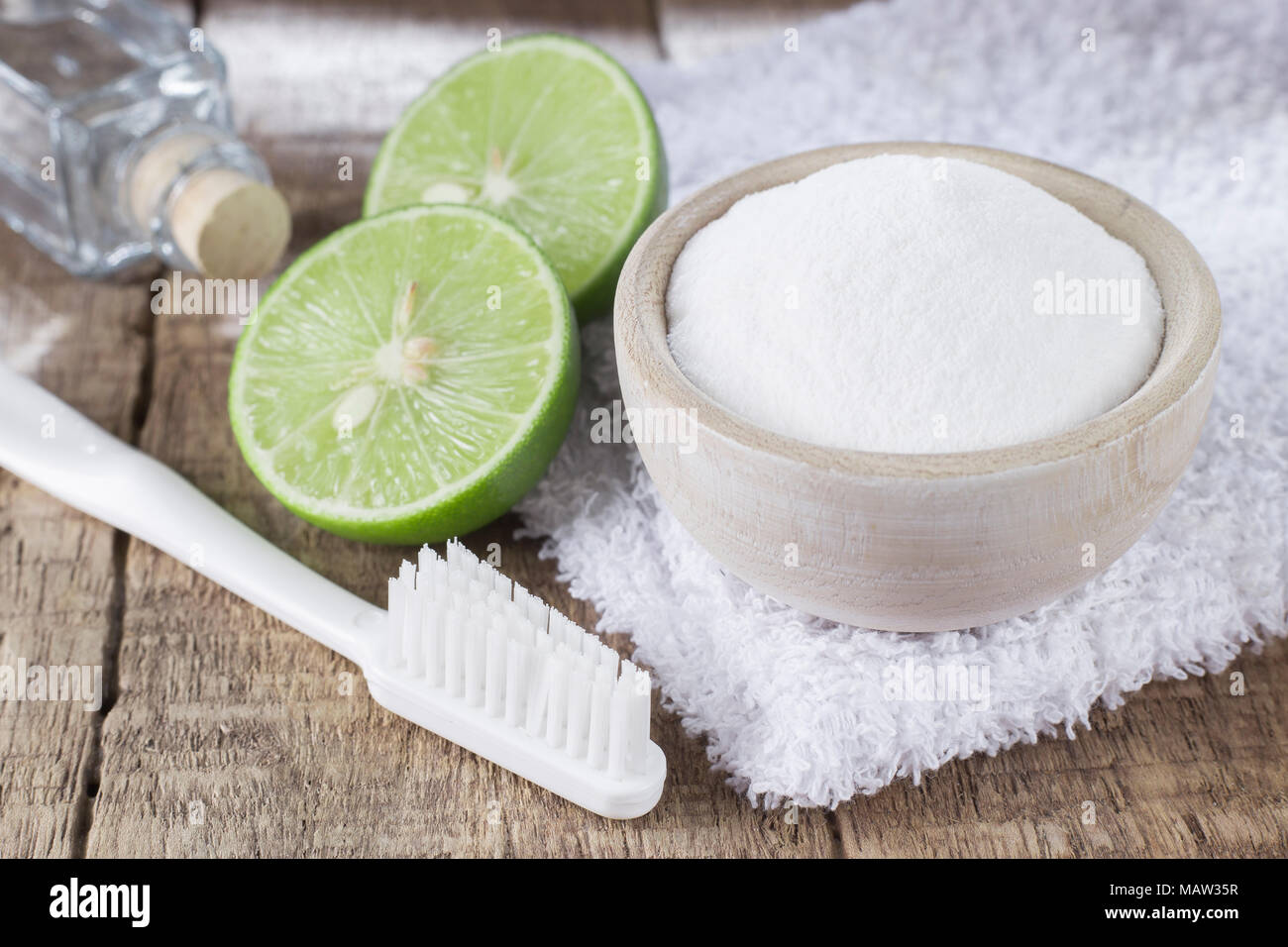 baking soda and lemon on wooden table Stock Photo - Alamy