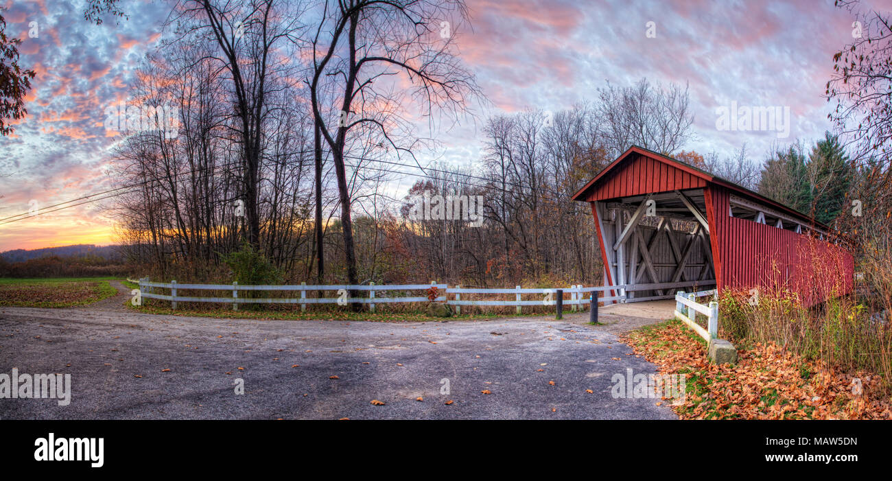 The Everett Covered Bridge in Ohio Stock Photo - Alamy