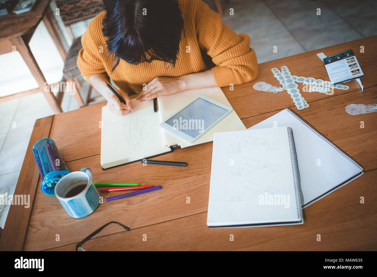 Woman drawing a sketch in a book Stock Photo - Alamy