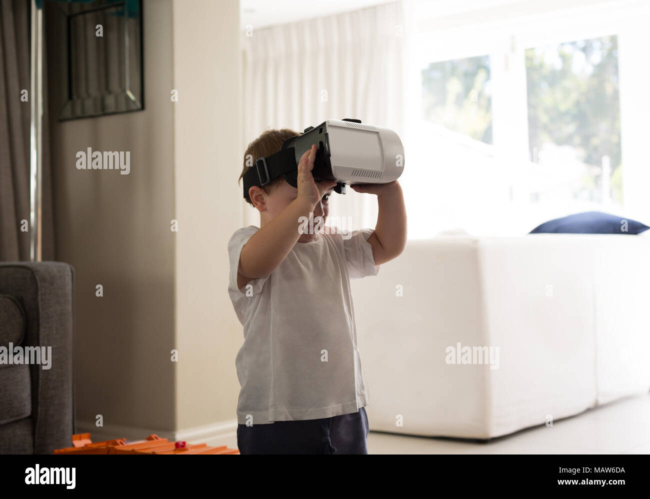 Virtual boy hi-res stock photography and images - Alamy