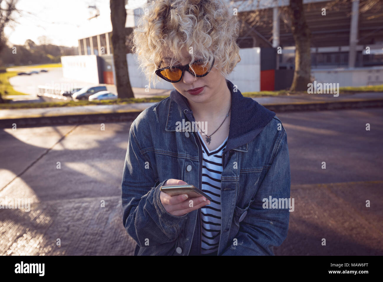 Mobile phone in the street hi-res stock photography and images - Alamy