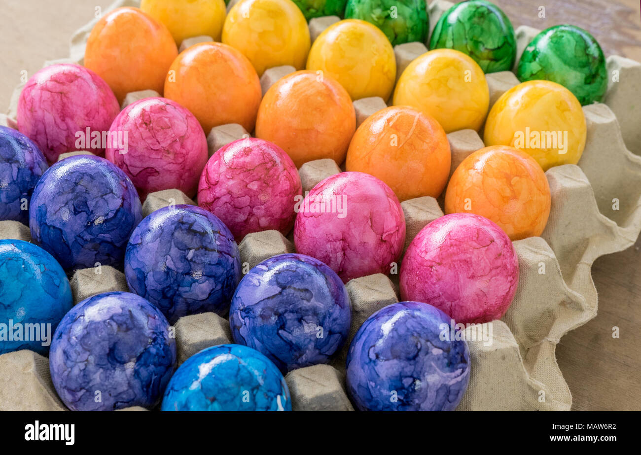 Carton of colored eggs High Resolution Stock Photography and Images - Alamy