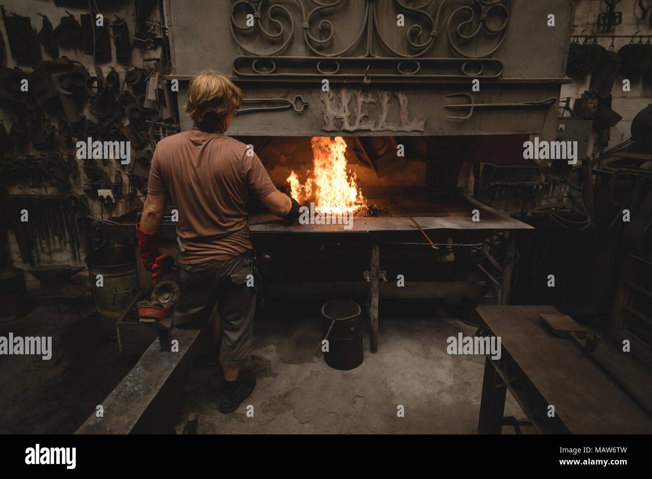 Metal heating hi-res stock photography and images - Alamy