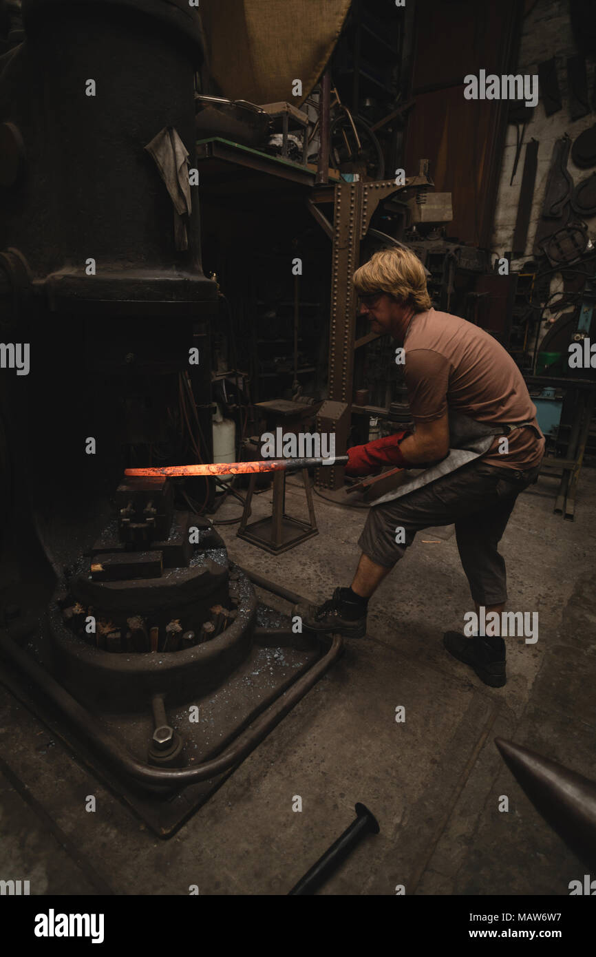 Shaping of metal hi-res stock photography and images - Alamy