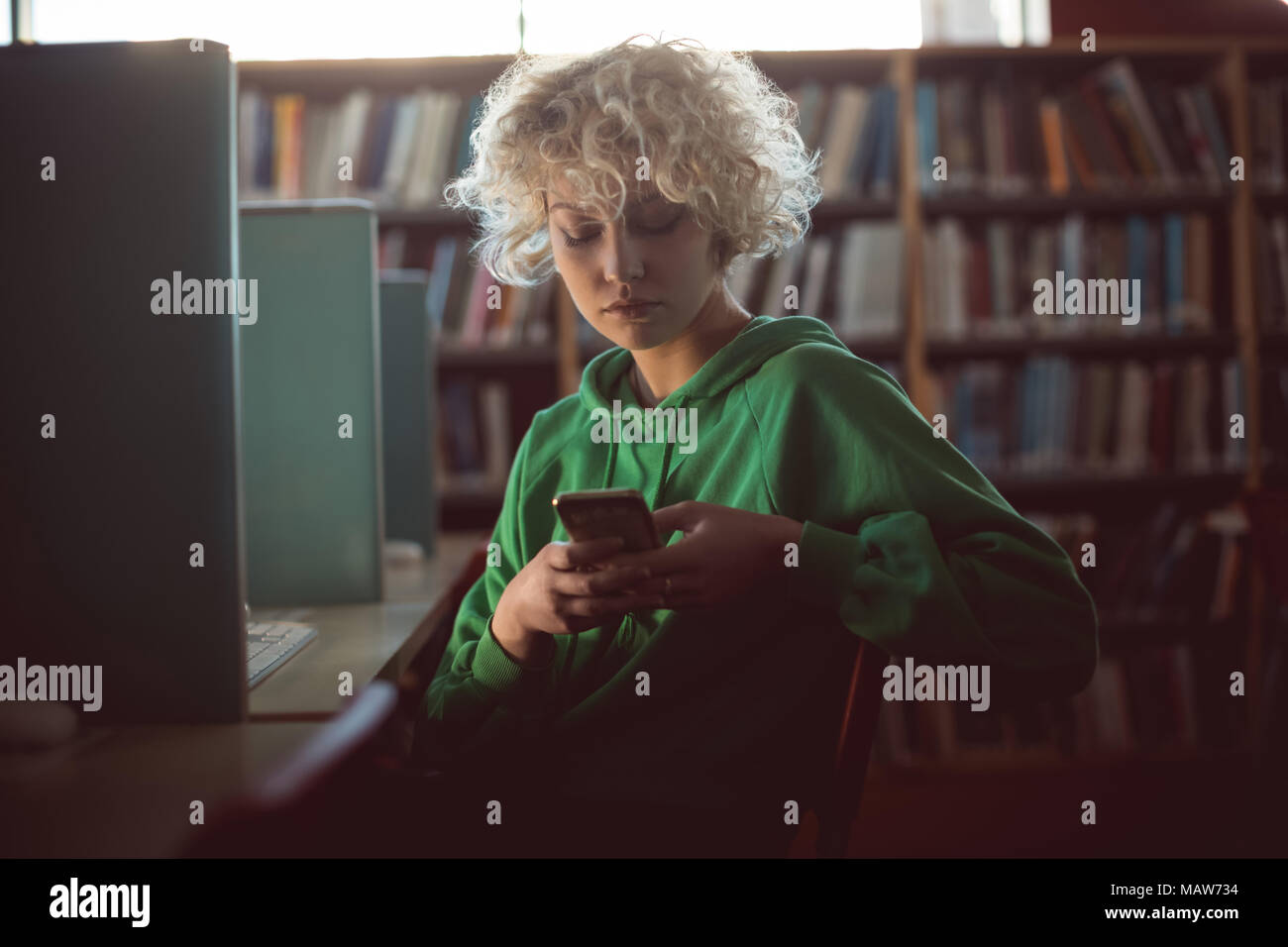 Library silence phone hi-res stock photography and images - Alamy