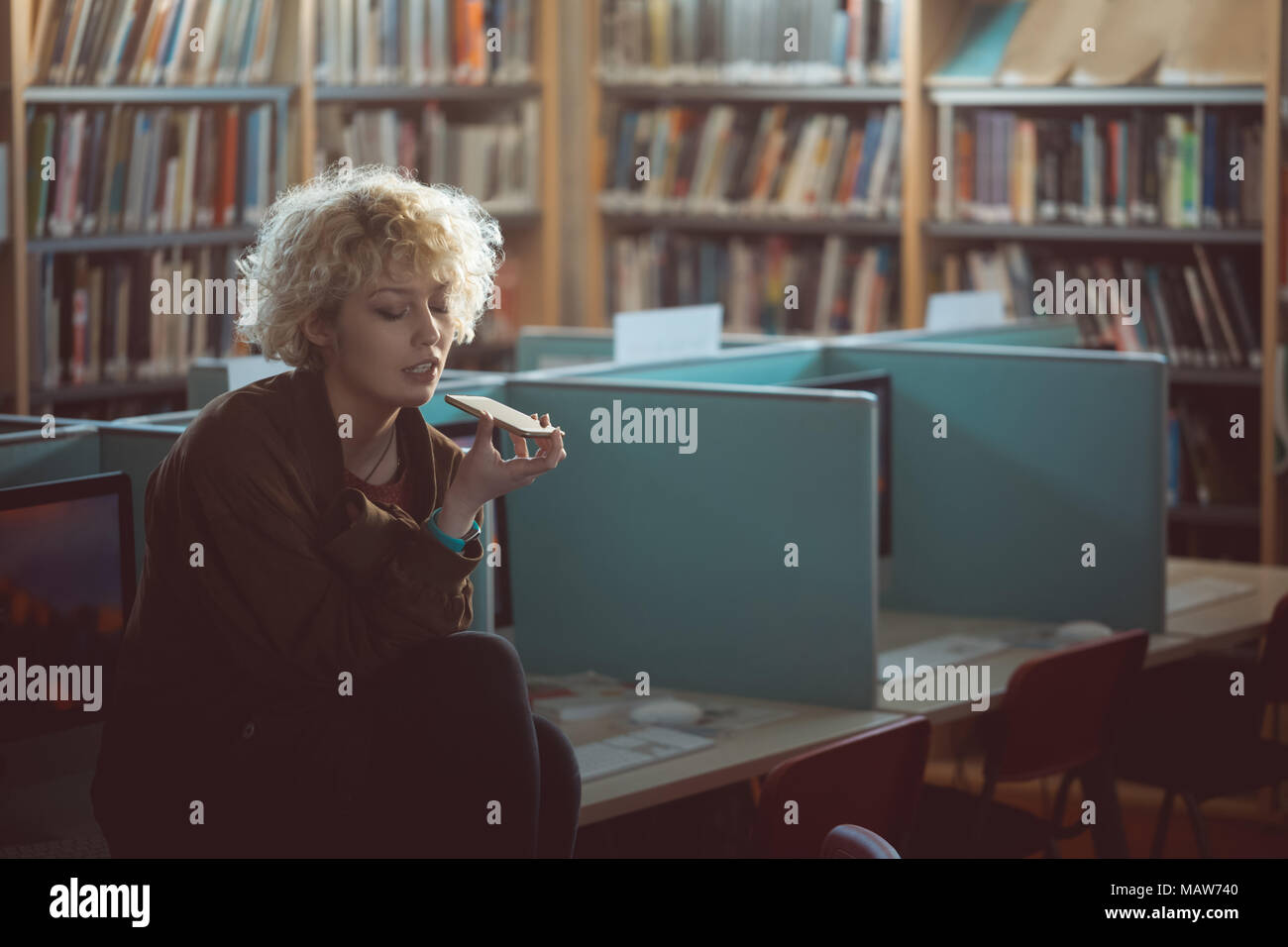 Mobile phone library hi-res stock photography and images - Alamy