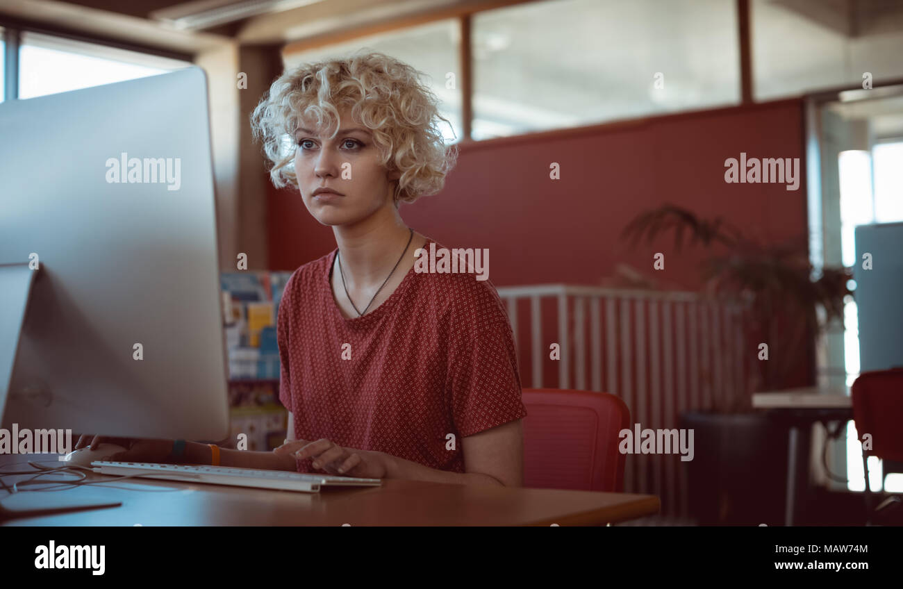 Library woman computer hi-res stock photography and images - Alamy