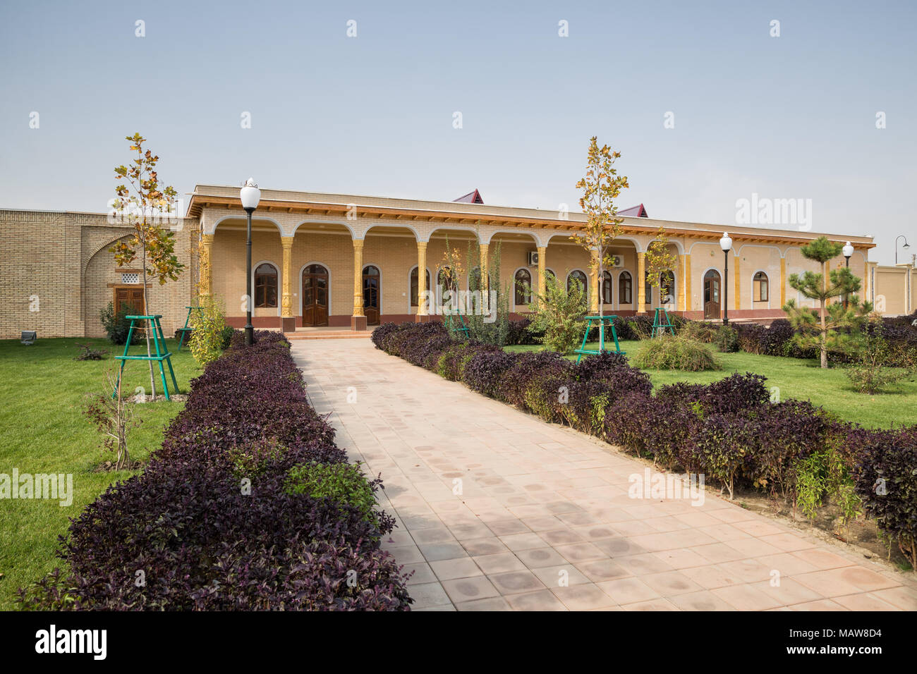 Single storey building hi-res stock photography and images - Alamy