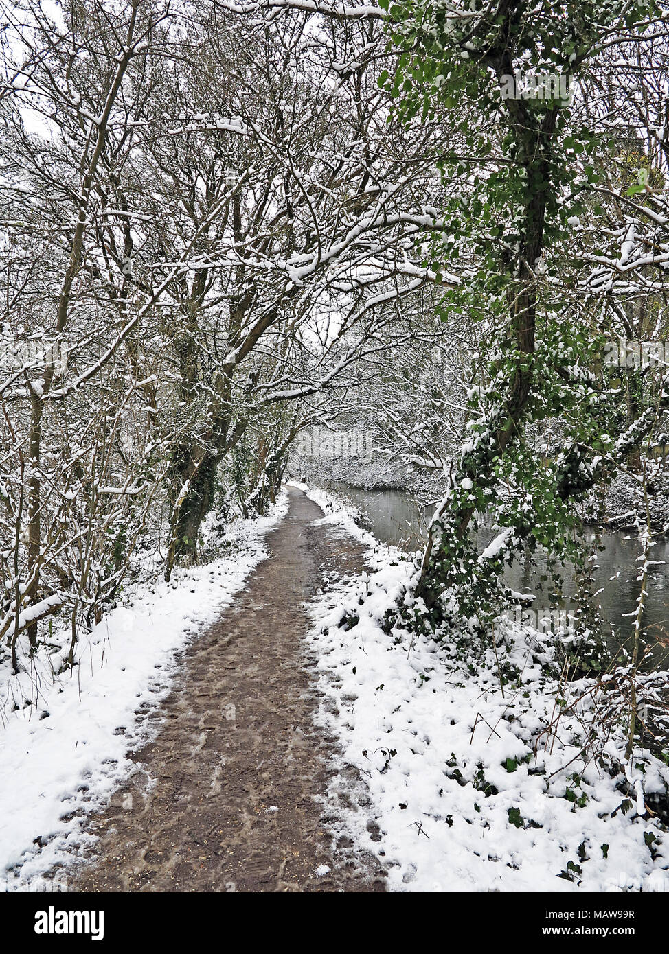 River itchen navigation heritage trail hi-res stock photography and ...