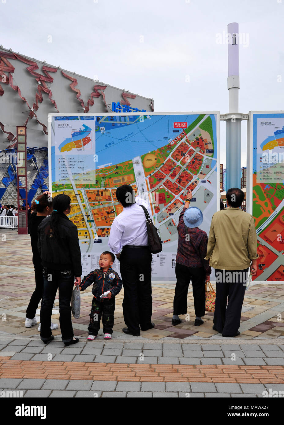 Reading the map at the 2010 Shanghai World Expo, China Stock Photo - Alamy
