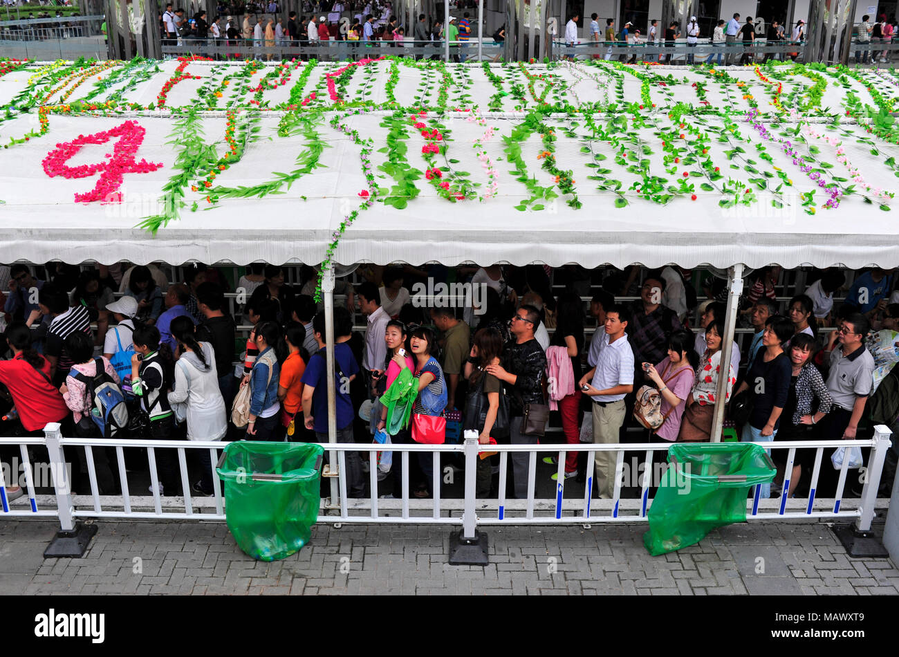 Shanghai china queue chinese hi-res stock photography and images - Alamy