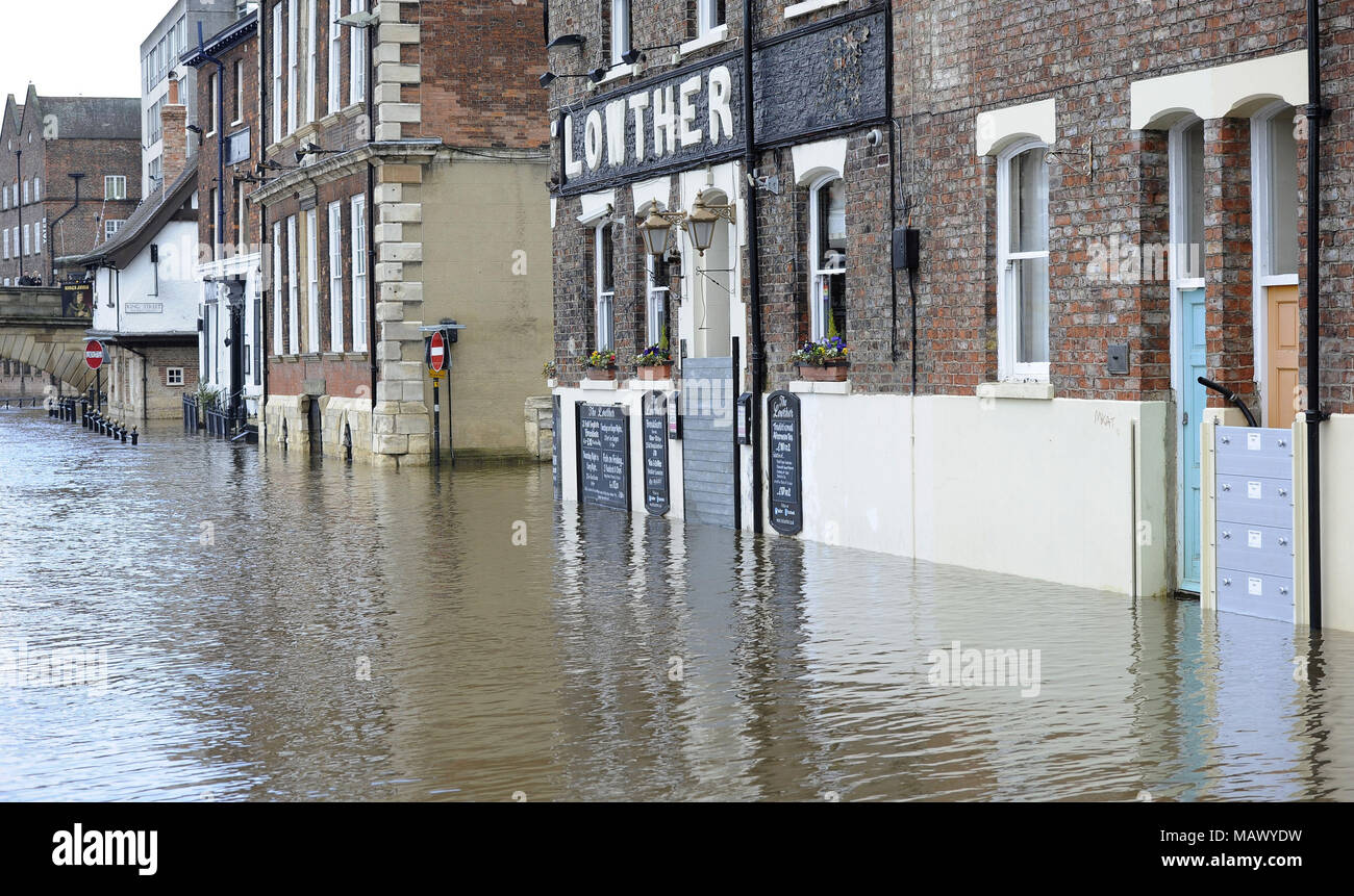 Rivers in flood hi-res stock photography and images - Alamy