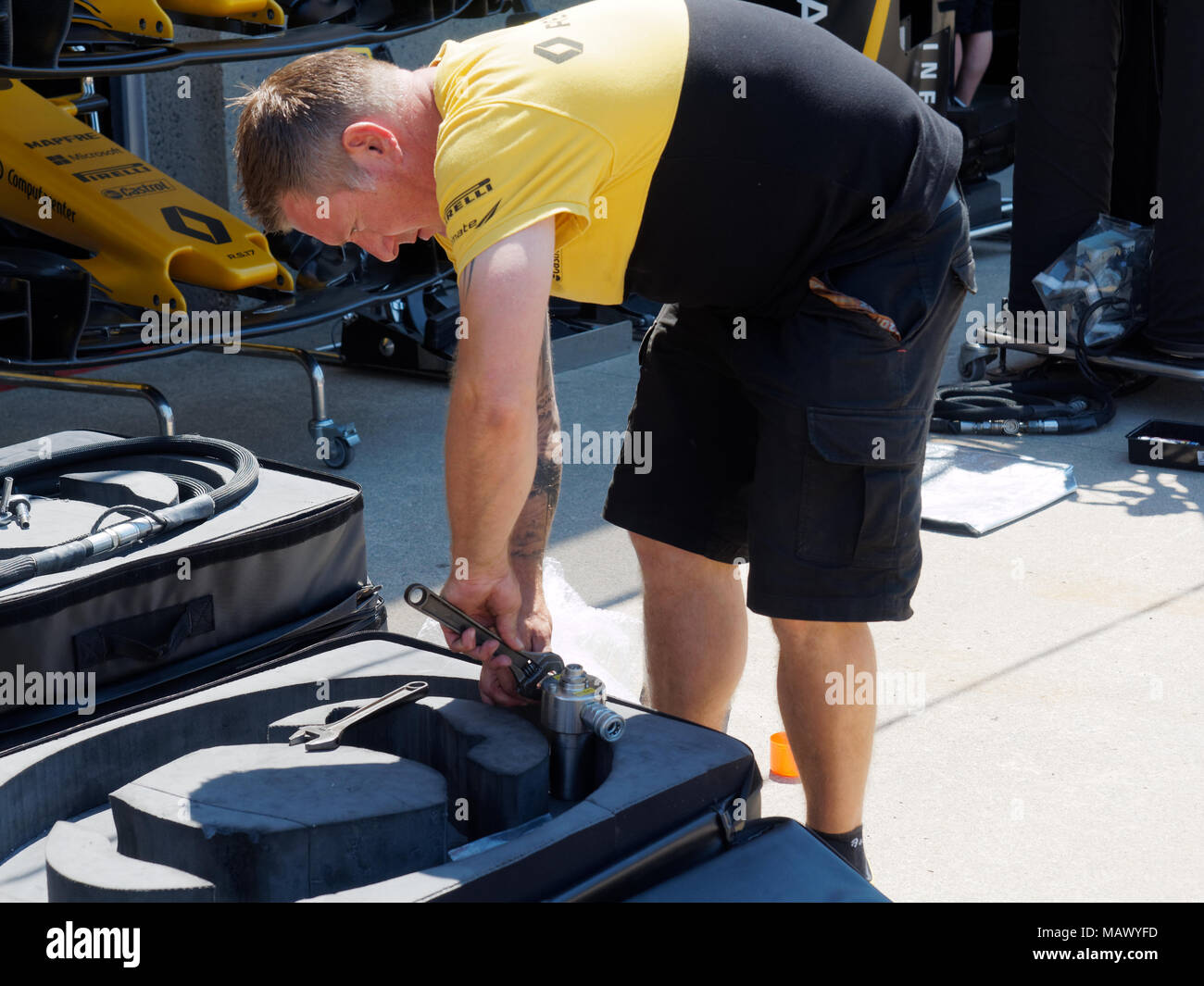 Mechanic renault f1 racing team hi-res stock photography and images - Alamy