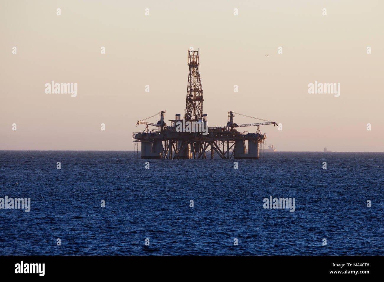 Offshore drilling platform hi-res stock photography and images - Alamy