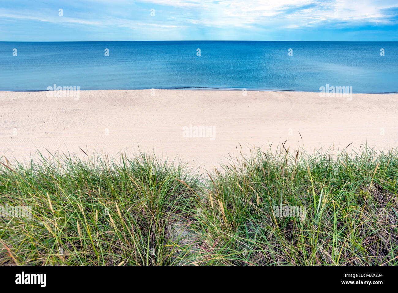 Water sand beach grass hi-res stock photography and images - Alamy