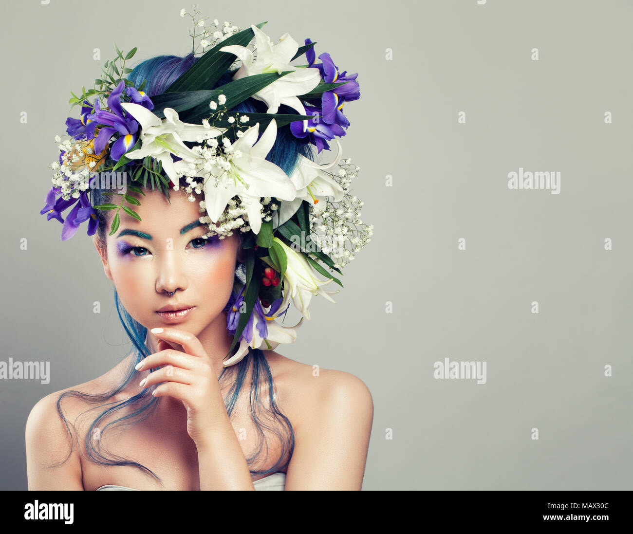 Chinese hairstyle woman hi-res stock photography and images - Alamy