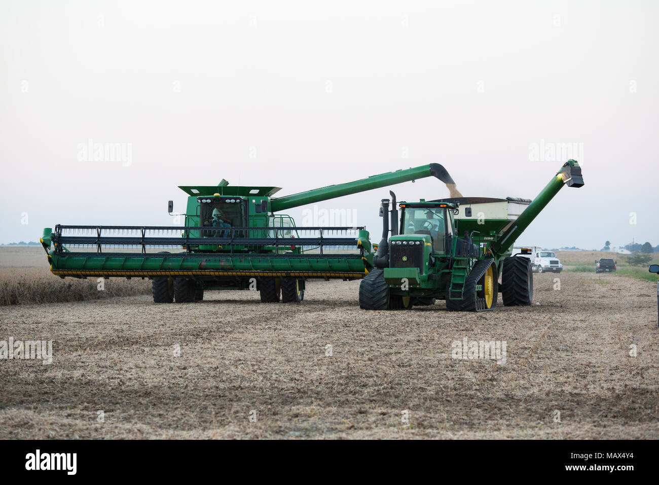 63801-06610 John Deere combine unloading soybeans into wagon, Marion Co ...