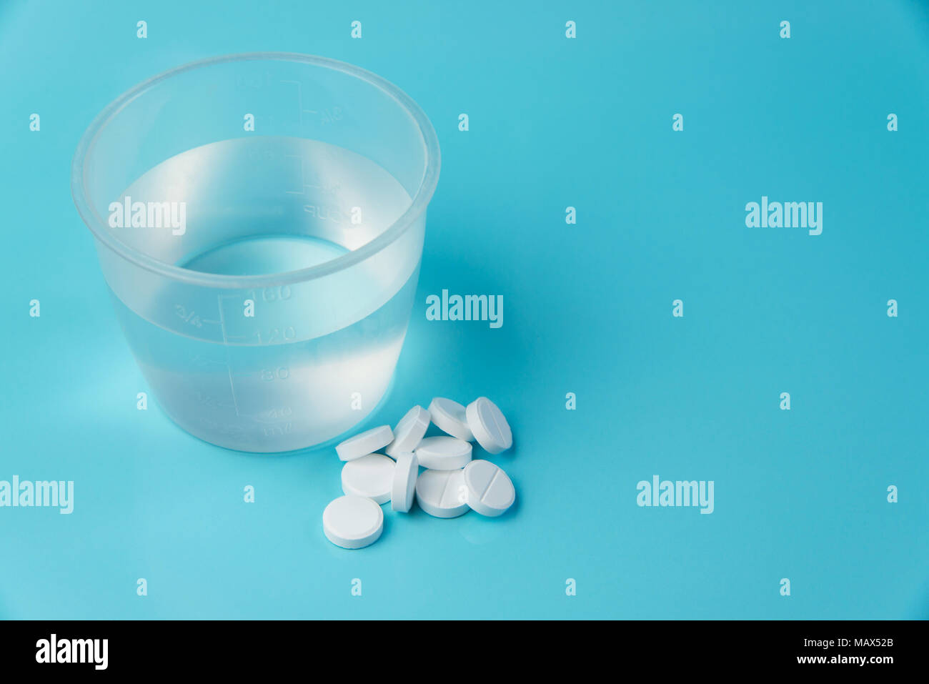 Paracetamol and water hi-res stock photography and images - Alamy