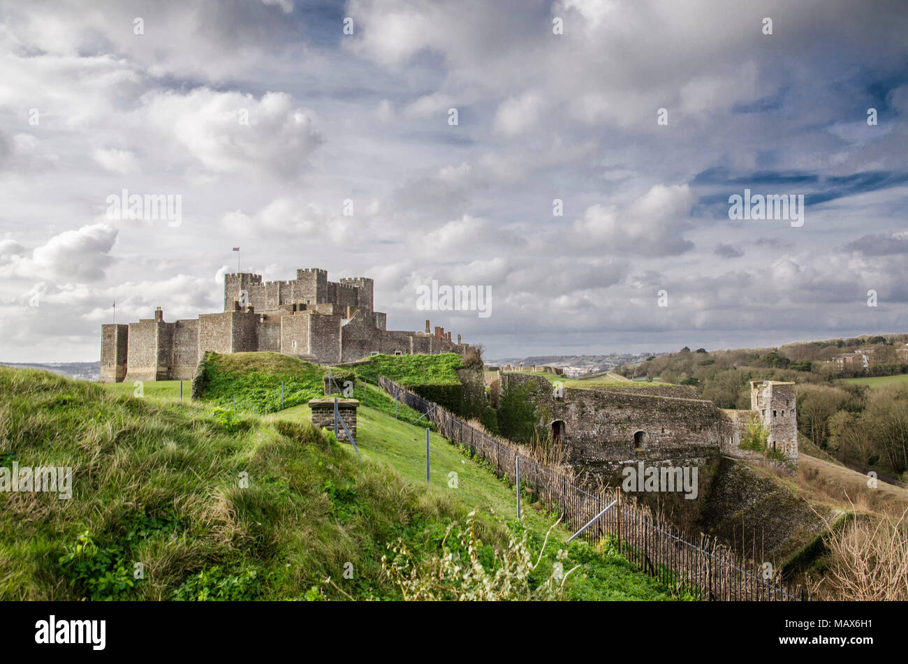 Dover castle hi-res stock photography and images - Alamy